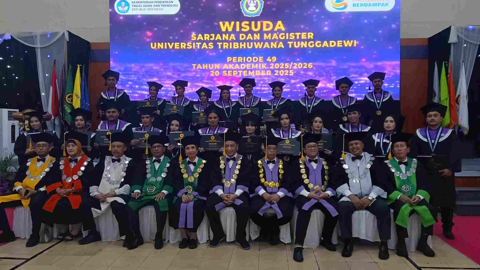 UNITRI Gelar Wisuda ke-49, Rektor Baru Dodi Wirawan Lepas 400 Lulusan ...